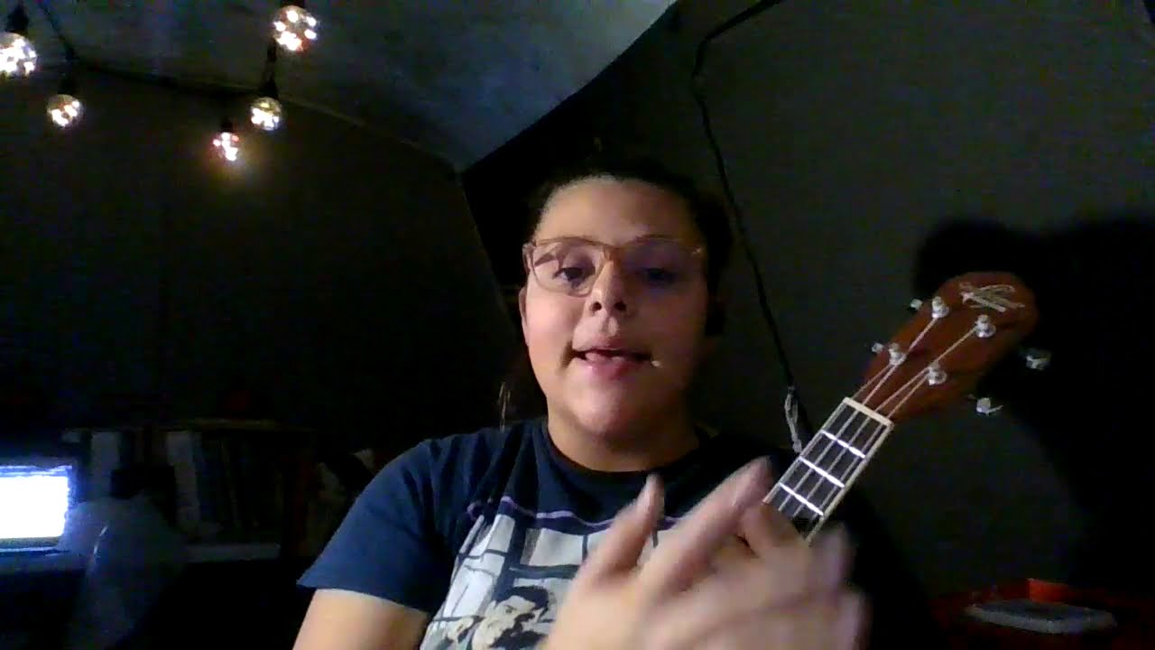 How To Play Cliche On The Uke By Mxmtoon Youtube