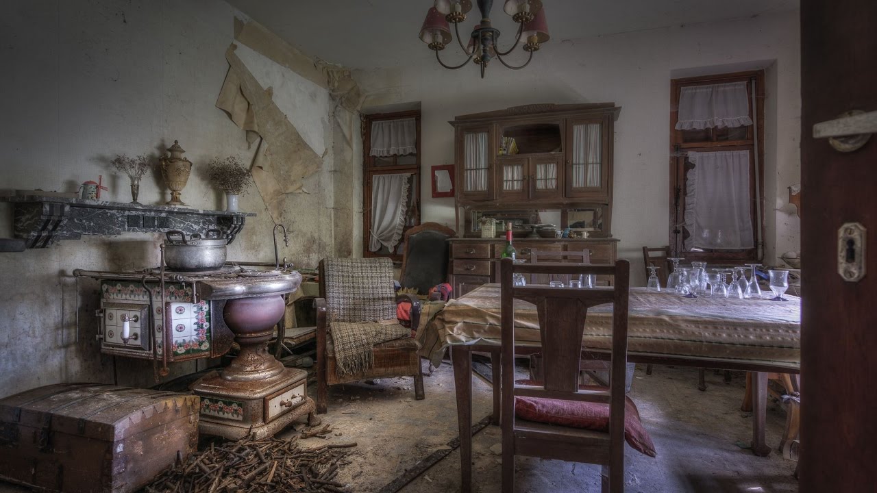 Inside Abandoned Farm Houses Abandoned Farm House In Evening Light