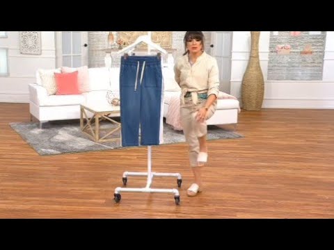 Qvc Host Sandra Modeling Jeans 710 Youtube