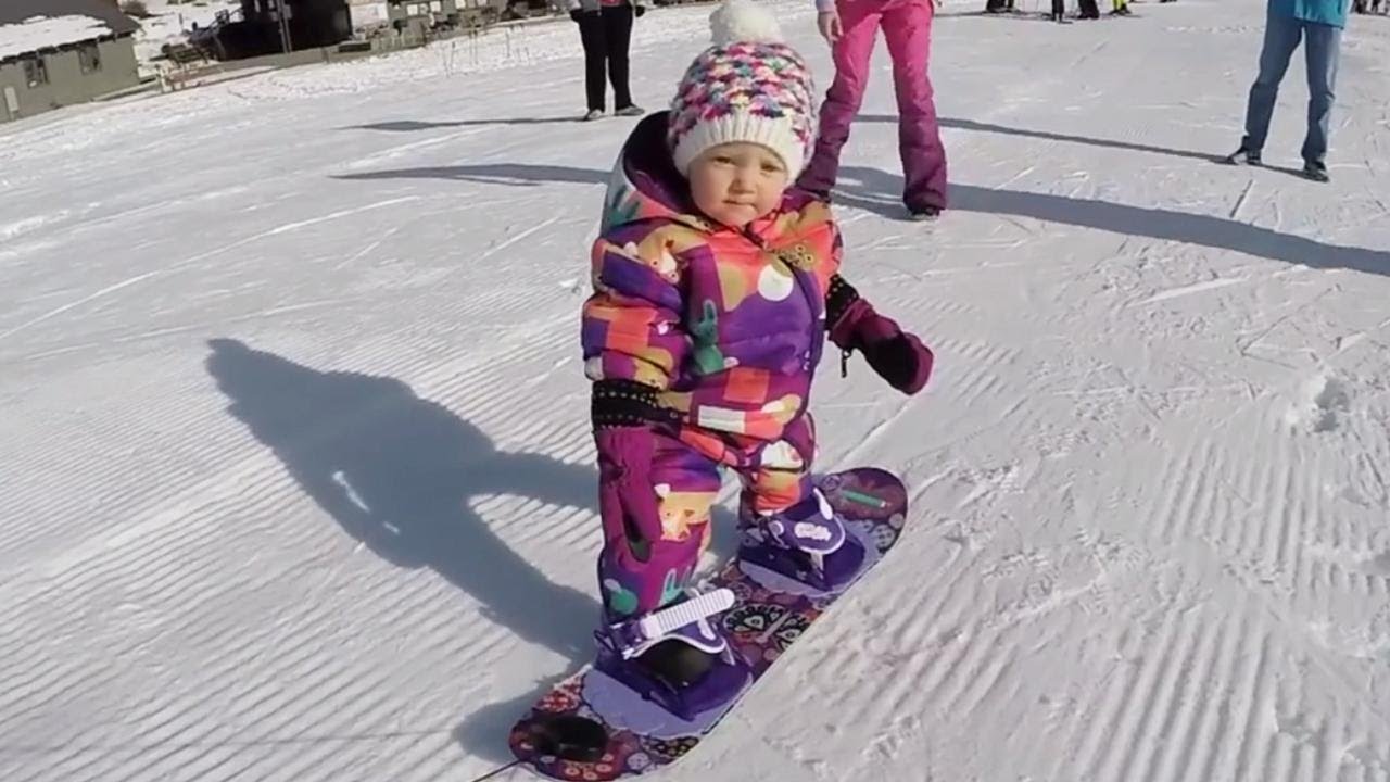 See This 1 Year Old Girl Snowboard On Her Own Youtube
