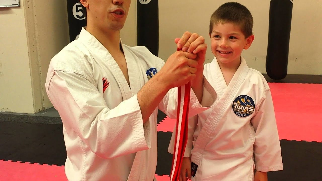How To Tie A Karate Belt Youtube