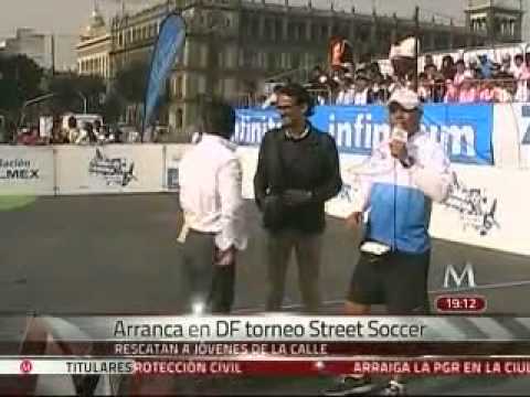 De La Calle A La Cancha Con Street Soccer Youtube