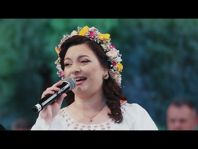 Andra,Nicolae si Laura Olteanu-Hai romane te trezeste -Acompaniaza ...