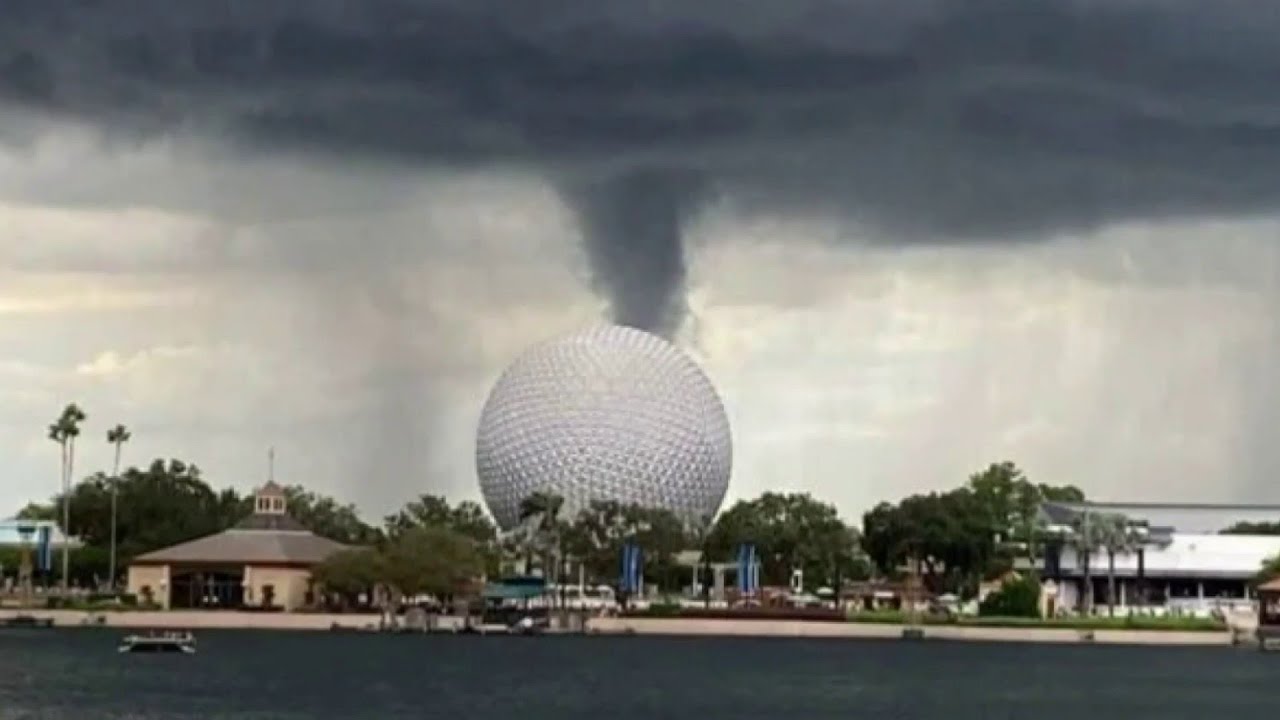 Wicked Weather Spawns Scud Cloud Near Epcot Youtube