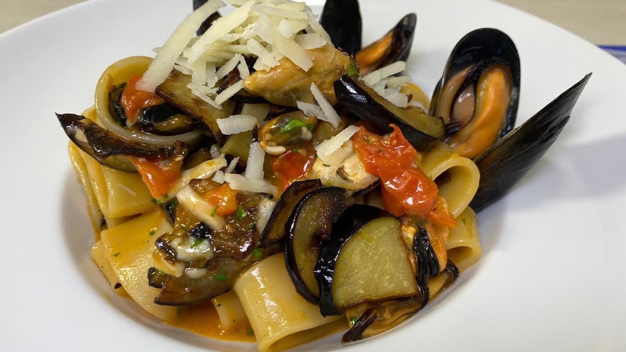 Calamarata Con Cozze Melanzane E Pecorino Youtube
