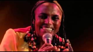 Miriam Makeba Click Song Qongqothwane Live Miriam Makeba Official ...