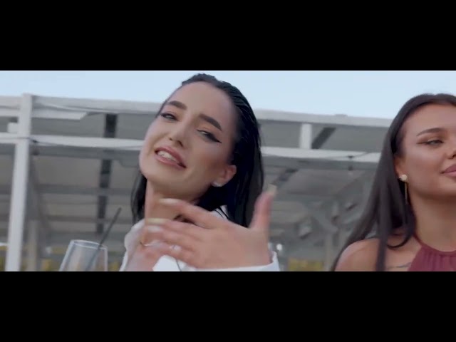 Esti mai terminat ca toti Malyna Hella Manele nr 1 in trending TOP ...