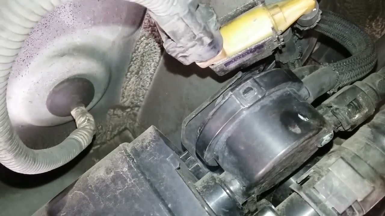Toyota Corolla Diagnosing A P0442 Evap Small Leak Code Youtube