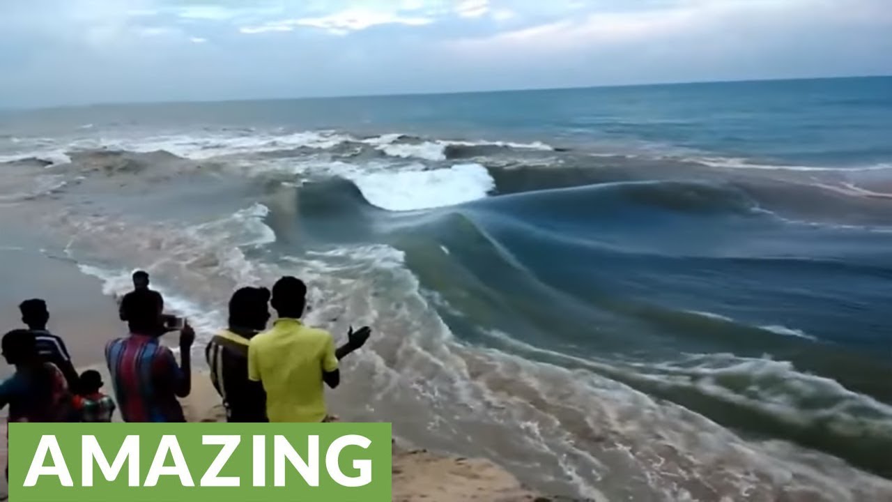 River Meeting Sea In India Creates Incredible Wave Formation Youtube