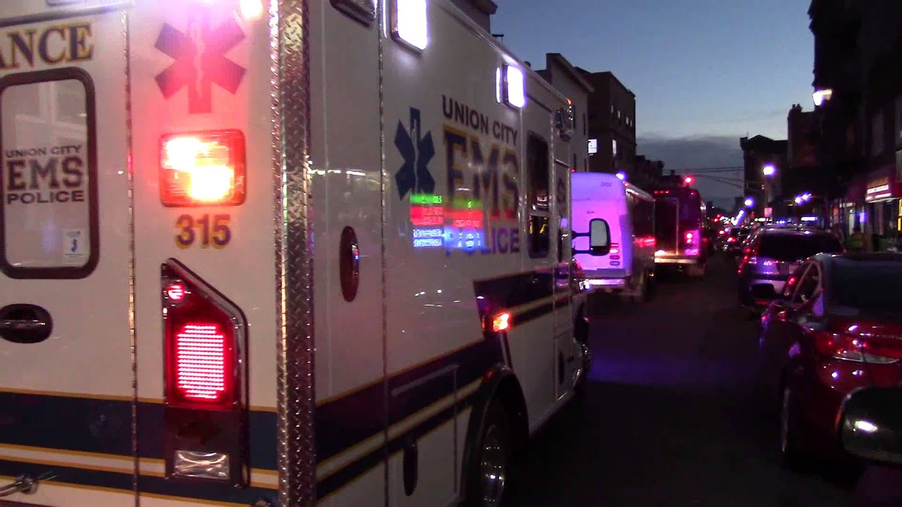 Union City Nj Ambulance 315 Responding Massive Traffic With Air Horns